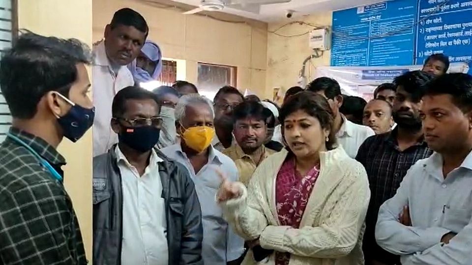 MLA Shweta Mahale: कूठला आहेस तू? नागपूरचा. नीट रहा अन्यथा फटके पडतील ...