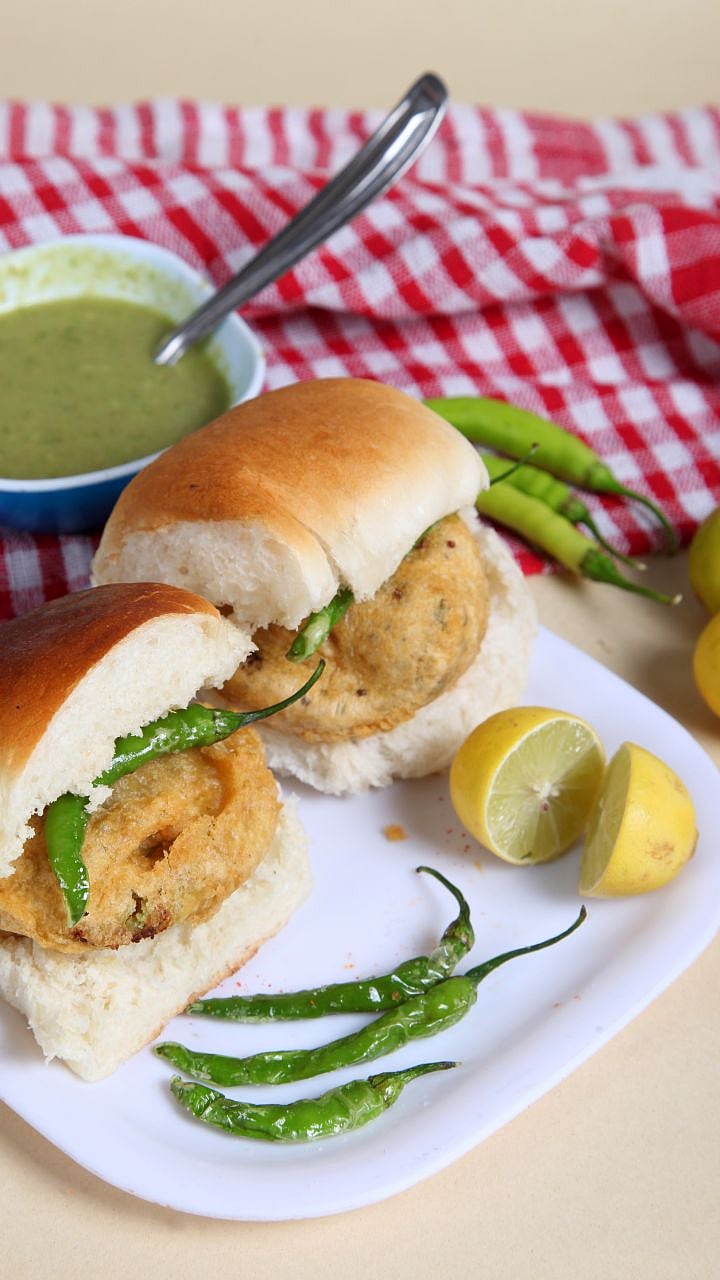 8 Famous Vada Pav of Mumbai | मुंबईत खमंग आणि प्रसिद्ध वडापाव कुठे ...