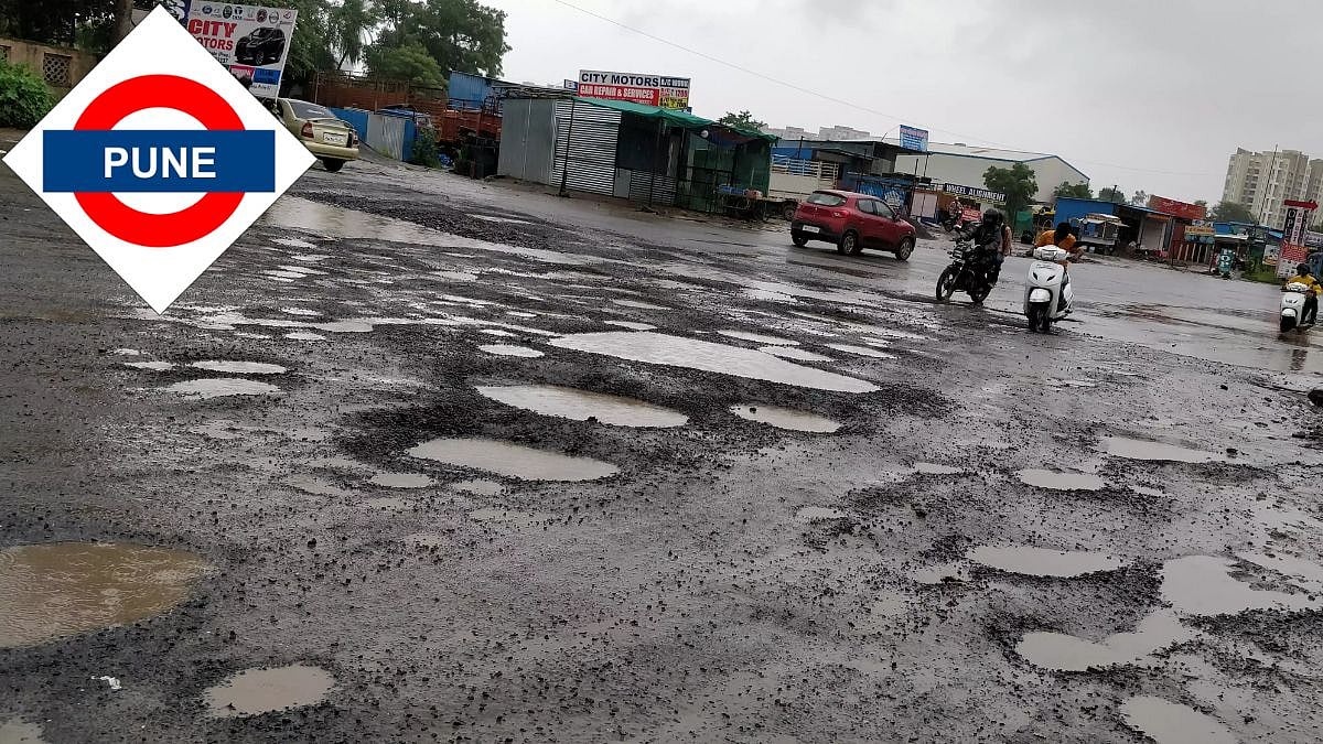 Pune Potholes News | पुणे वाहतूक पोलिसांनी खड्डेमय रस्त्यांची यादी थेट ...