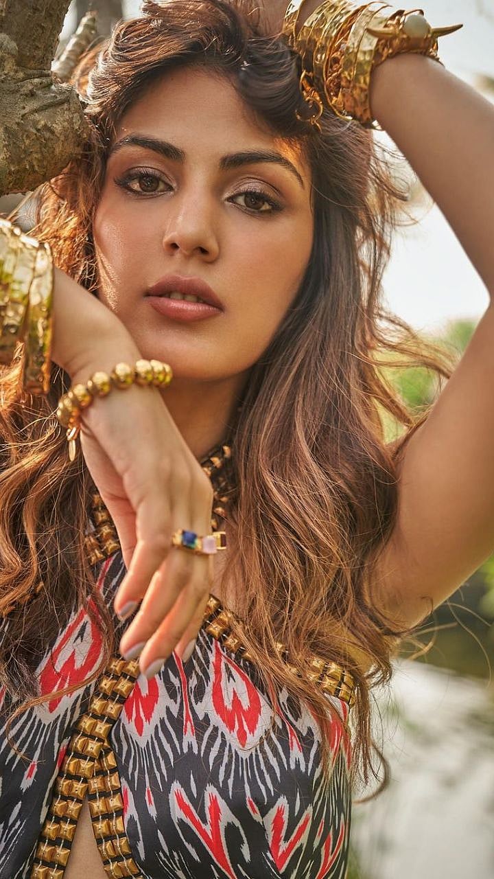 Rhea Chakraborty|रियाच्या फॅशन सेन्सची कमाल! चाहते झाले घायाळ