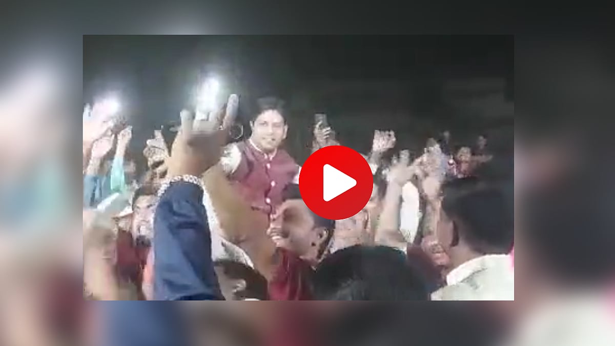 जिल्हाधिकाऱ्यांचा साधेपणा; कर्मचाऱ्यांसोबतचा बेभान डान्स व्हायरल ...