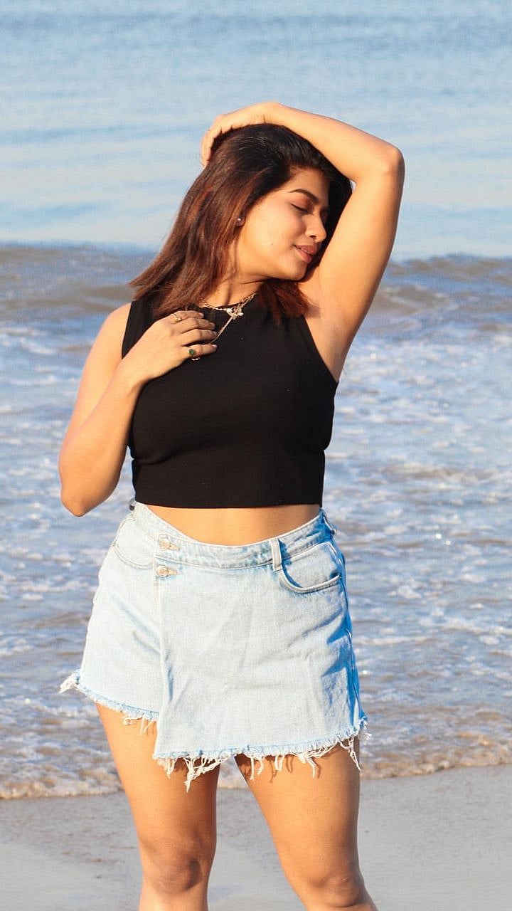 Dhanashri Kadgaonkar: जुहू बीचवर धमाल, अभिनेत्रीचे फोटो पाहून नेटकरी घायाळ| marathi actress ...