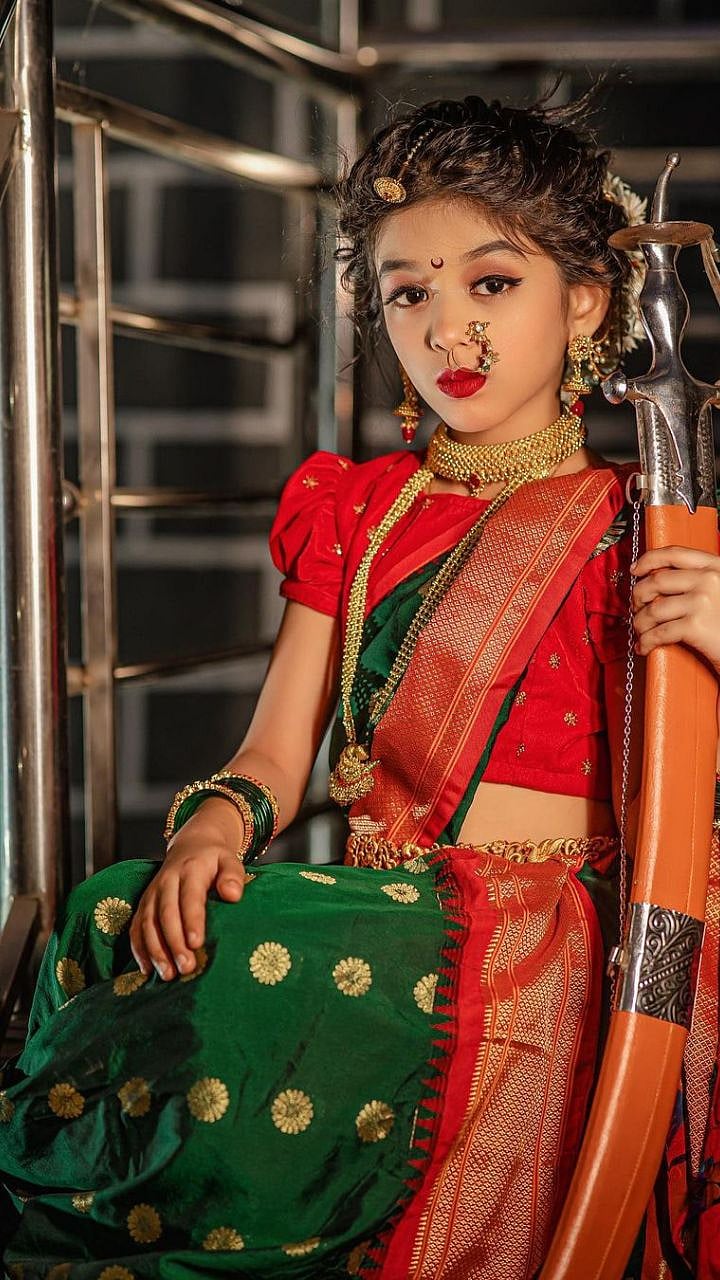 नाकात नथ अन् कपाळी चंद्रकोर; शिवजयंतीला सजली मराठमोळी चिमुकली ...