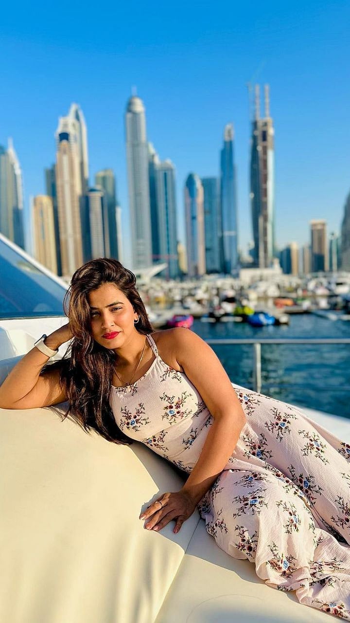 sameekshas takke photos |मुंबईची समीक्षा पोहोचली दुबईला