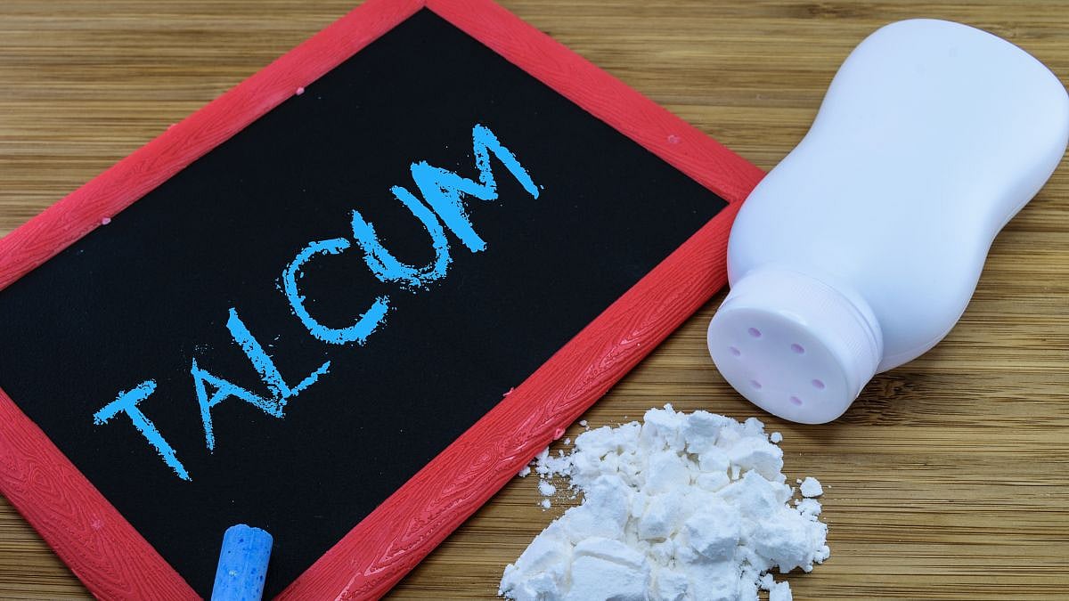 Talcum Powder Side Effects : घामोळ्यांसाठी टॅल्कम पावडर चांगली की, वाईट ...