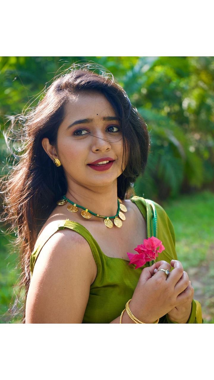 Gauri Kulkarni : हँसती रहे तू हँसती रहे, हया की लाली खिलती रहे ! गौरीचा नवा लूक... Aai Kuthe Kai ...