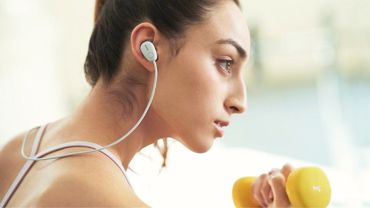 Harmful Effects of Earphones : इअरबड्सच्या अतिवापराने होऊ शकतो गंभीर ...