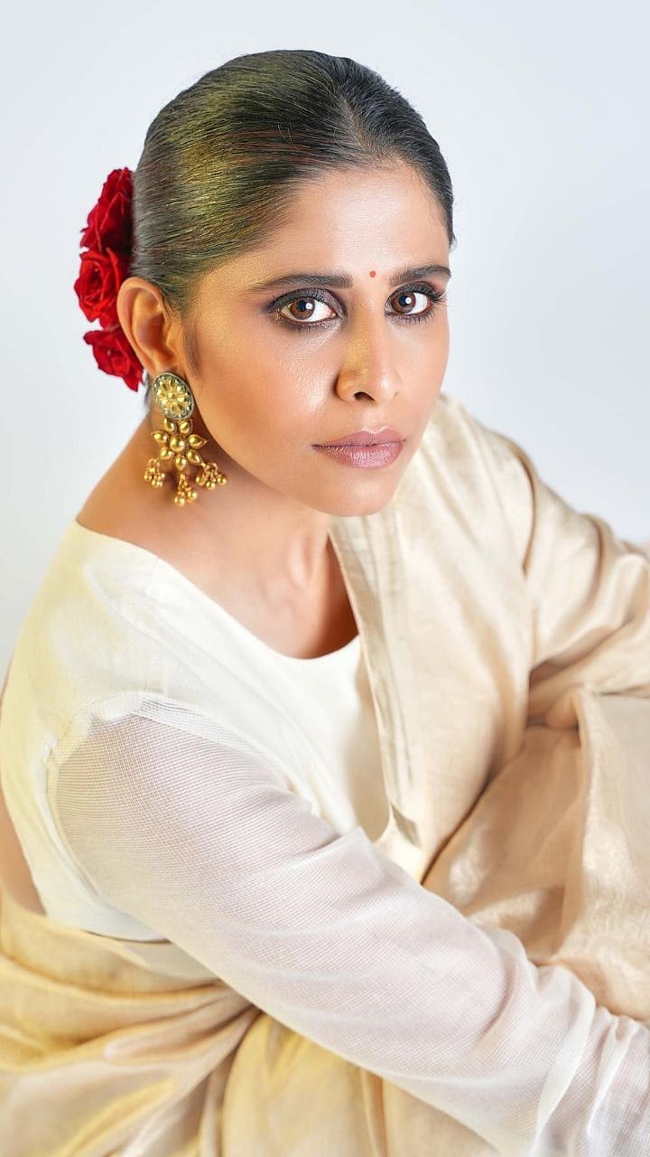 Sai Tamhankar | इन आँखों की मस्ती मैं मस्ताने हजारो है - Sai Tamhankar ...