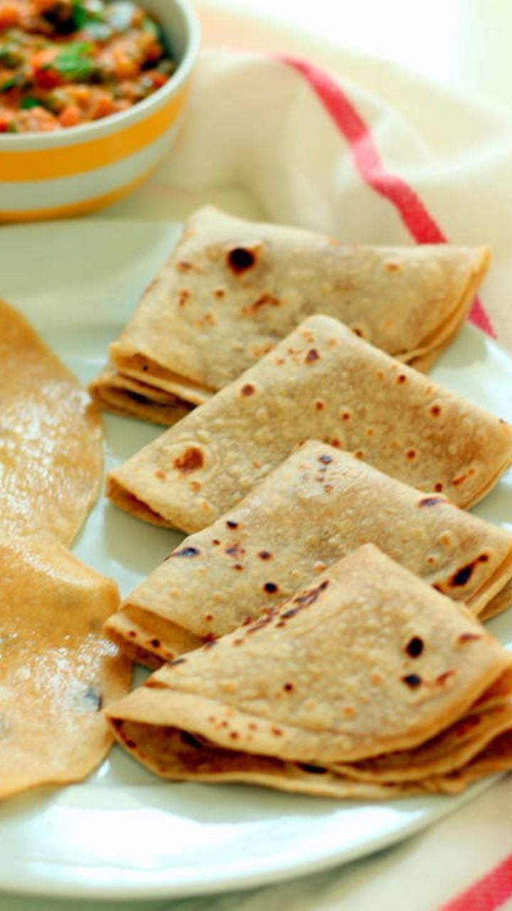 Eating Roti At Night: रात्रीच्या वेळी चपाती खाण्याचे तोटे काय