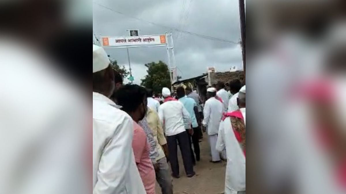 Satara Crime News: भर चौकात महिलेवर हल्ला; लाथा- बुक्क्यांनी बेदम ...