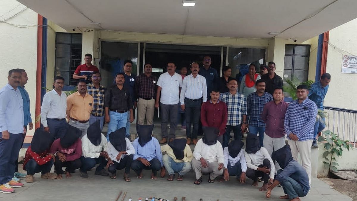Washim Police News I वाशिम एलसीबीने १० दरोडेखोरांना पकडले; चारचाकीसह ...