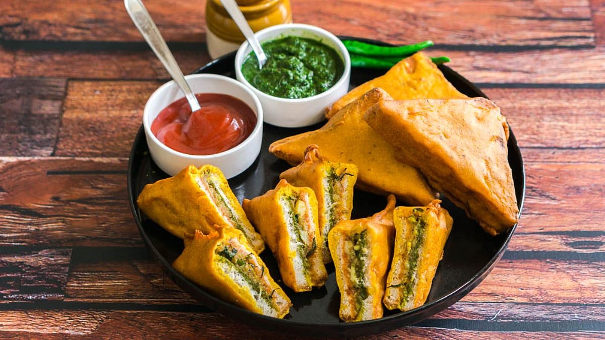 Bread Pakoda Recipe: नाश्त्यासाठी झटपट तयार होणारा ब्रेड पकोडा; लहान ...