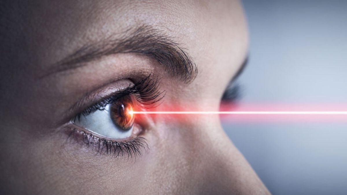 Laser Light Side Effects: लेझरच्या प्रकाशझोतानं दृष्टी जाऊ शकते का ...
