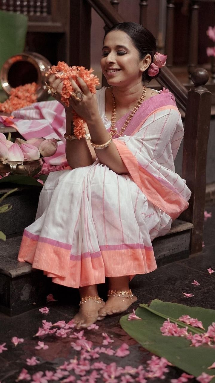 Shreya Bugde: सानपाउली पैंजण, हाती फिरती काकण, तिचं हसन लाजणं, गोंदी ...