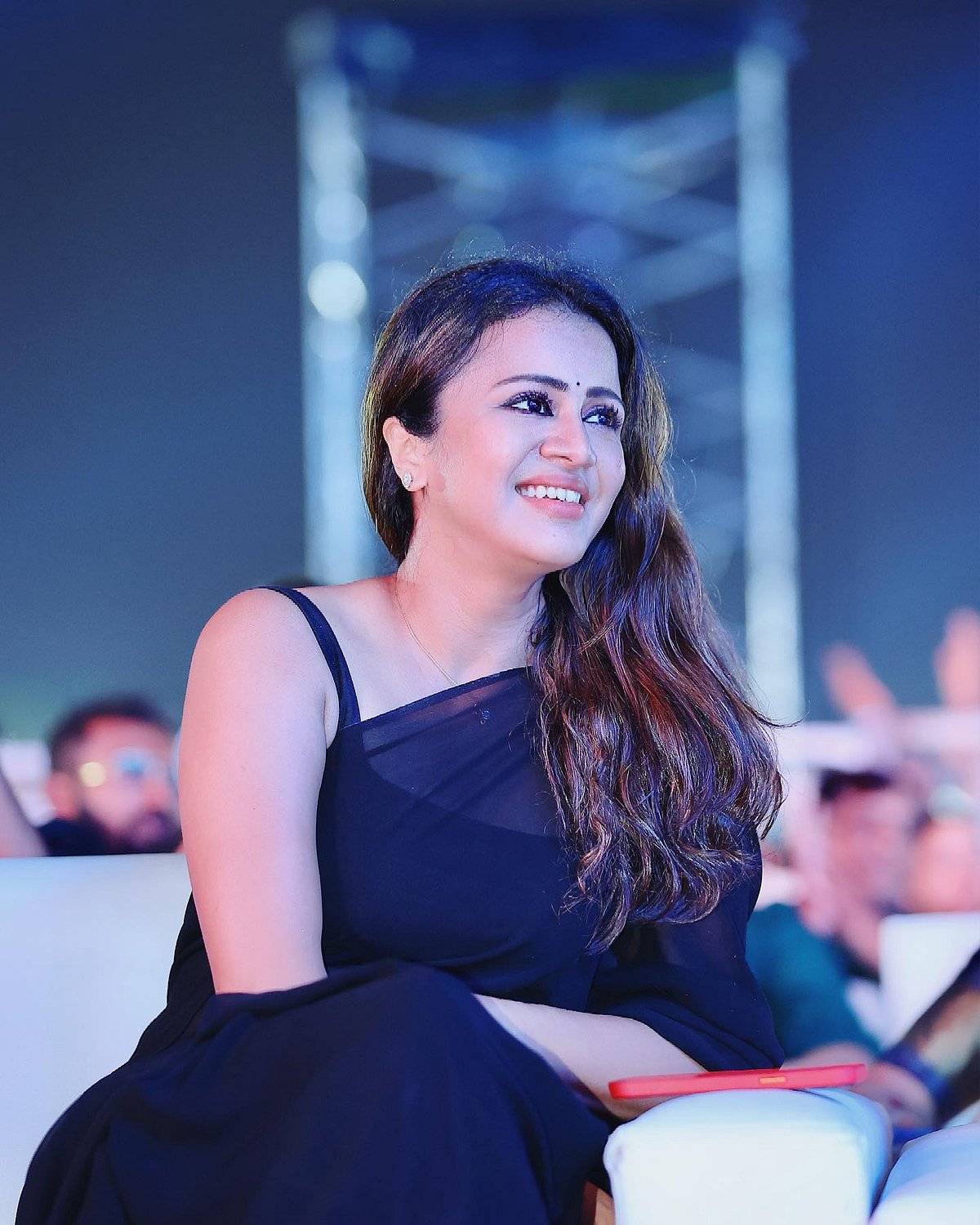 Anjana Rangan: डोळ्यात काजळ, काळी साडी; कोण आहे ही? जी दिसते इतकी भारी ...