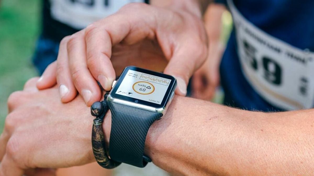 Smart Watch Save Life: धावताना आला ह्रदयविकाराचा झटका! आसपास कोणी ...