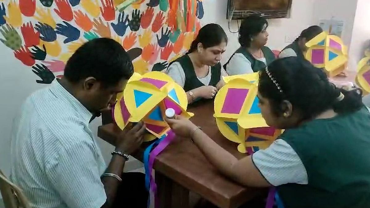 Thane Diwali 2023: ठाण्यात दिवाळी सणानिमित्त बाजारपेठा सजल्या! गतिमंद ...