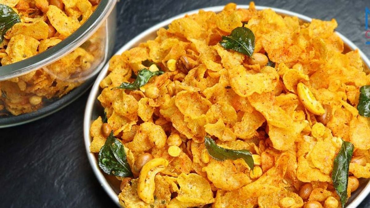 Makyacha Chivda Recipe : दिवाळीत बनवा खमंग, कुरकुरीत मक्याचा चिवडा ...