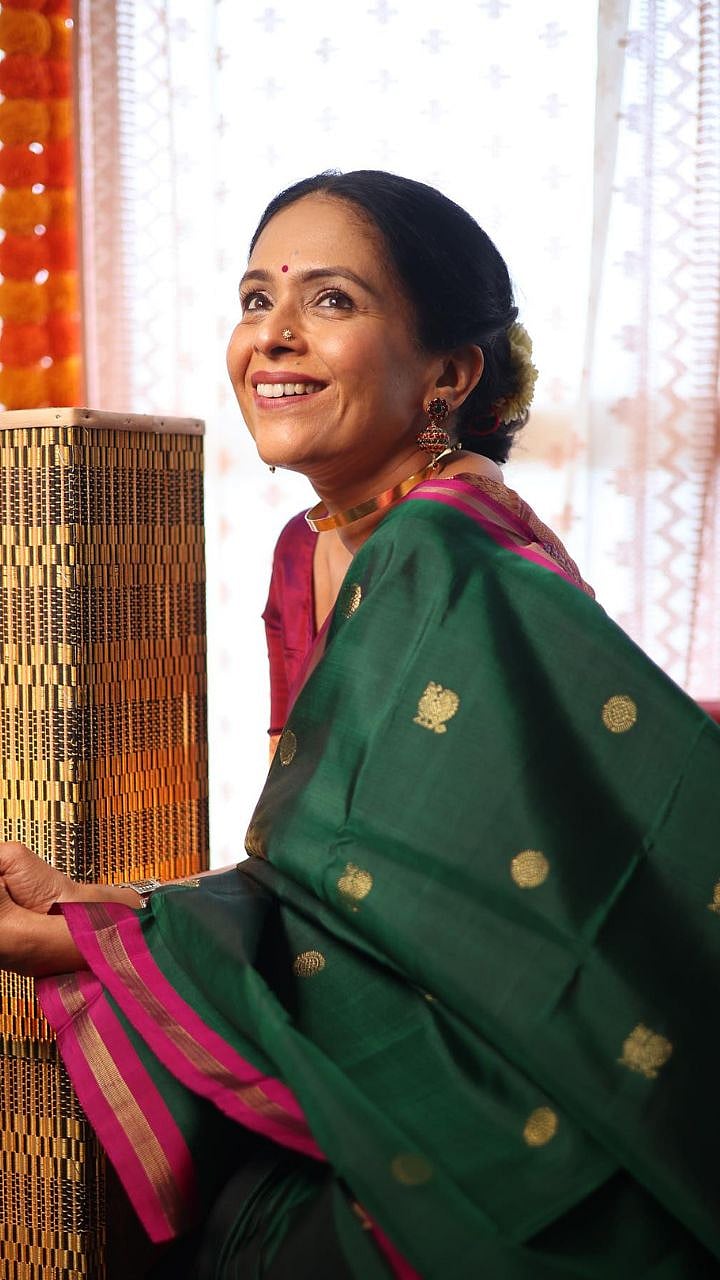 Aishwarya Narkar: 52 व्या वर्षी देखील ऐश्वर्या नारकर दिसते चिरतरुण ...