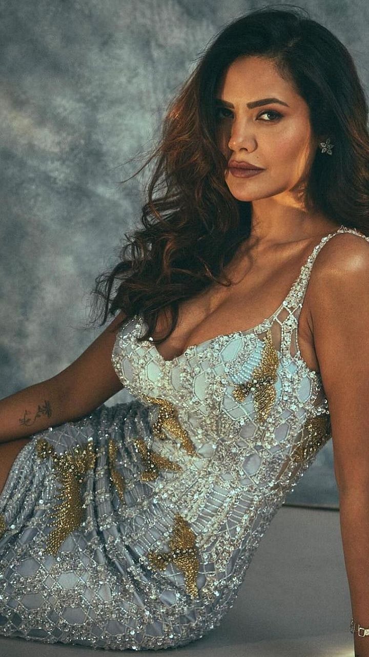 Esha Gupta: ईशाचा सर्वात बोल्ड अवतार; फोटोंनी उडवली झोप! os: इशा ...