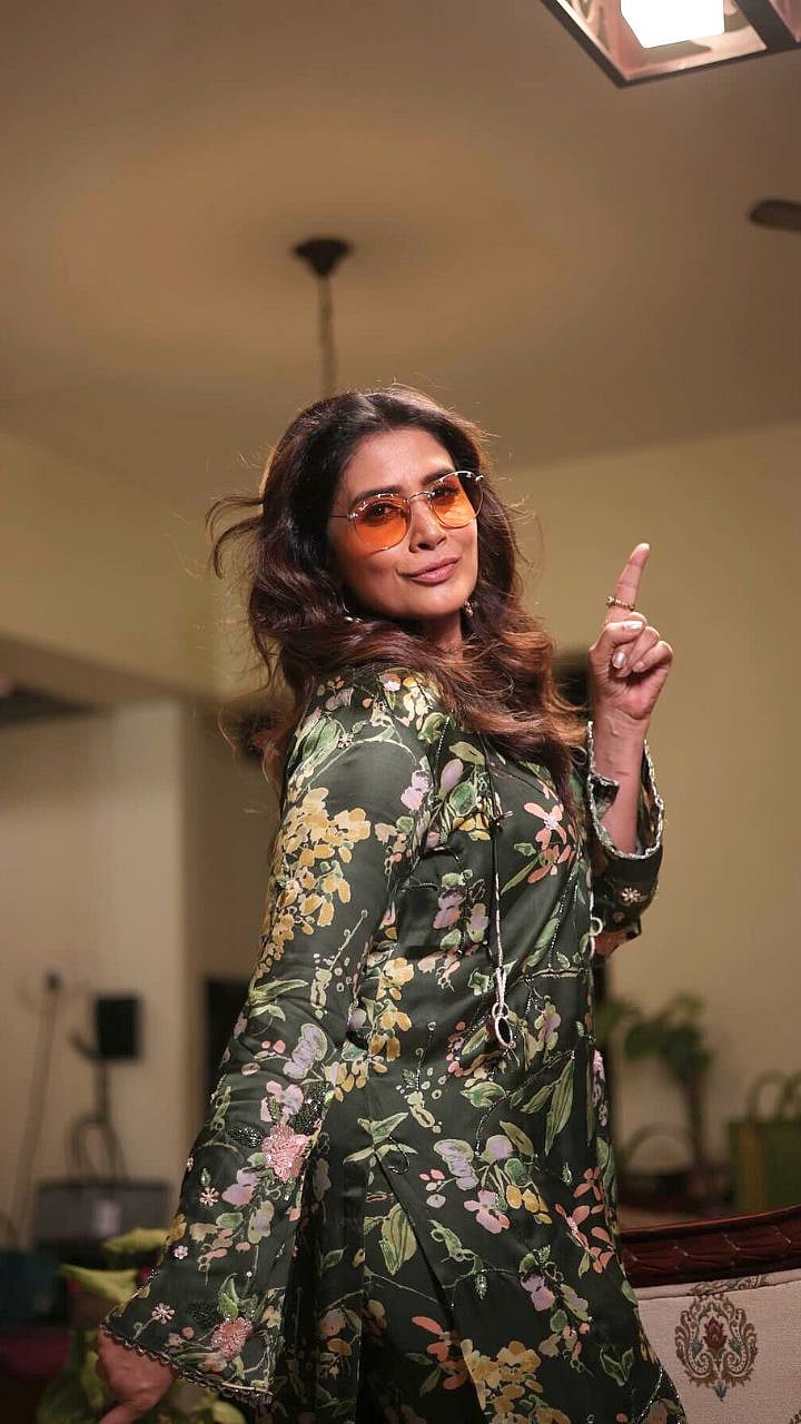 Sonali Kulkarni: अजूनही यौवनात मी... |marathi actress sonali kulkarni ...