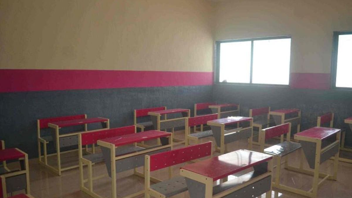 Beed Viral Video: बीडमधील शाळेतील शिक्षकांचा आक्षेपार्ह व्हिडिओ व्हायरल ...