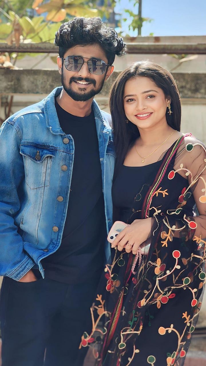 Shivali Parab: शिवालीसोबत फोटोत दिसणारी 'ती' व्यक्ती आहे तरी कोण ...