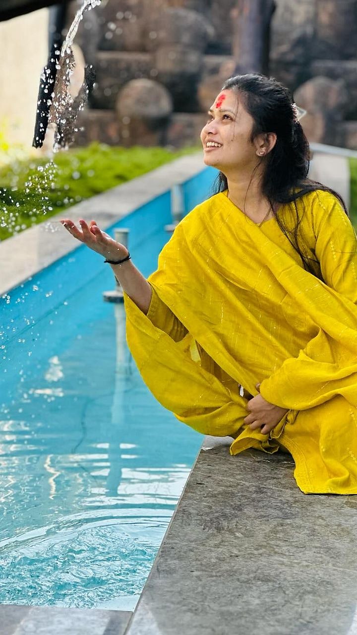 Gautami Patil: हिरवा निसर्ग भोवतीने.. गौतमीचा गोड लूक!Lavani Dancer ...