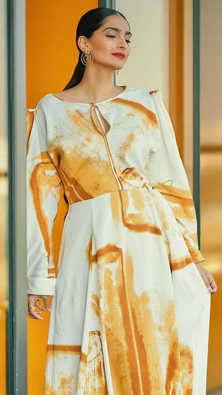 Sonam Kapoor: सोन्याहूनही निखळ सौंदर्य तुझे... | bollywood actress ...