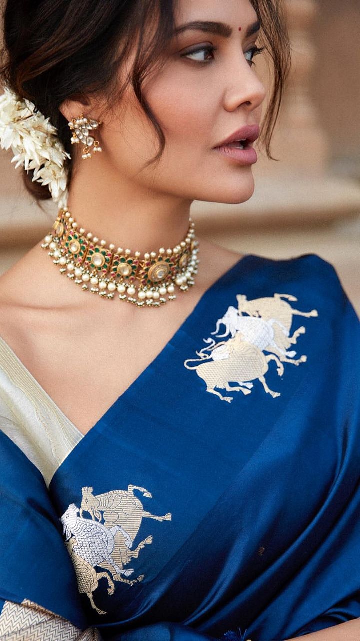 ESha Gupta: बोल्ड ईशा सोज्वळ रुपात अवतरली; फोटो पाहून झोप उडाली ...