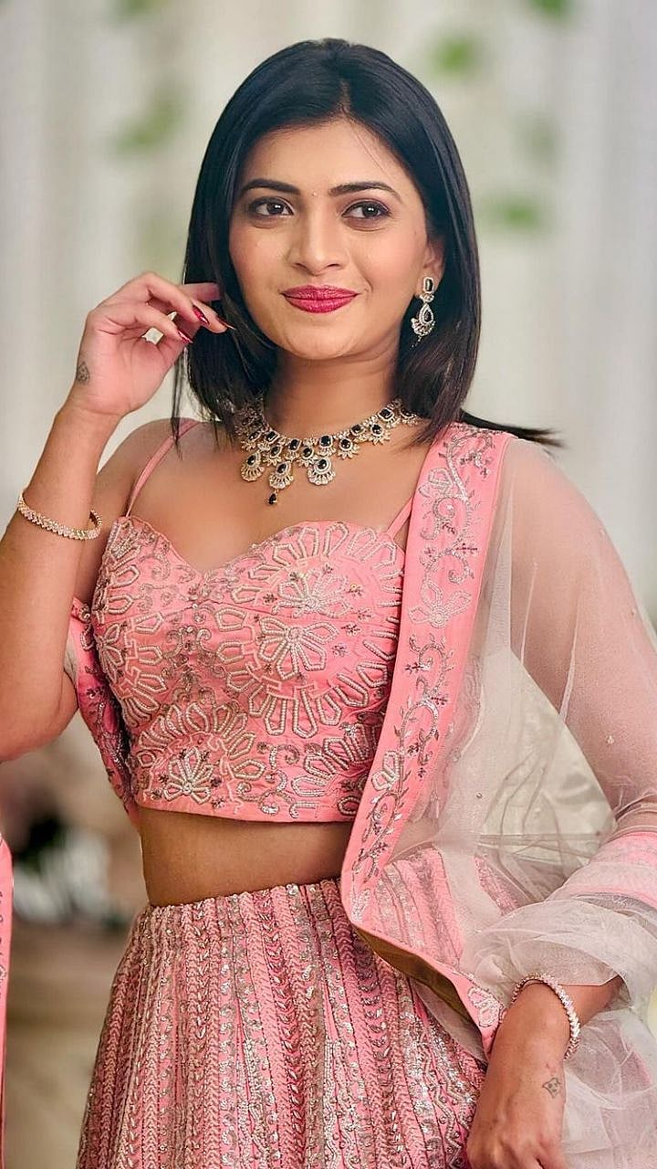 Ruchira Jadhav: रुचिराच्या सौंदर्याची हवा; खास फोटोशूट चर्चेत!Marathi ...