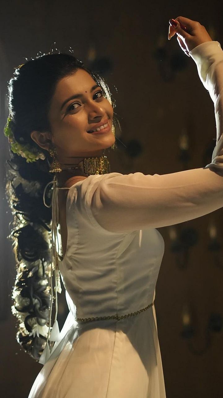 Ruchira Jadhav: रुचिराचा मराठमोळा तोरा; साडीतलं दिलखेचक सौंदर्य पाहाचं ...