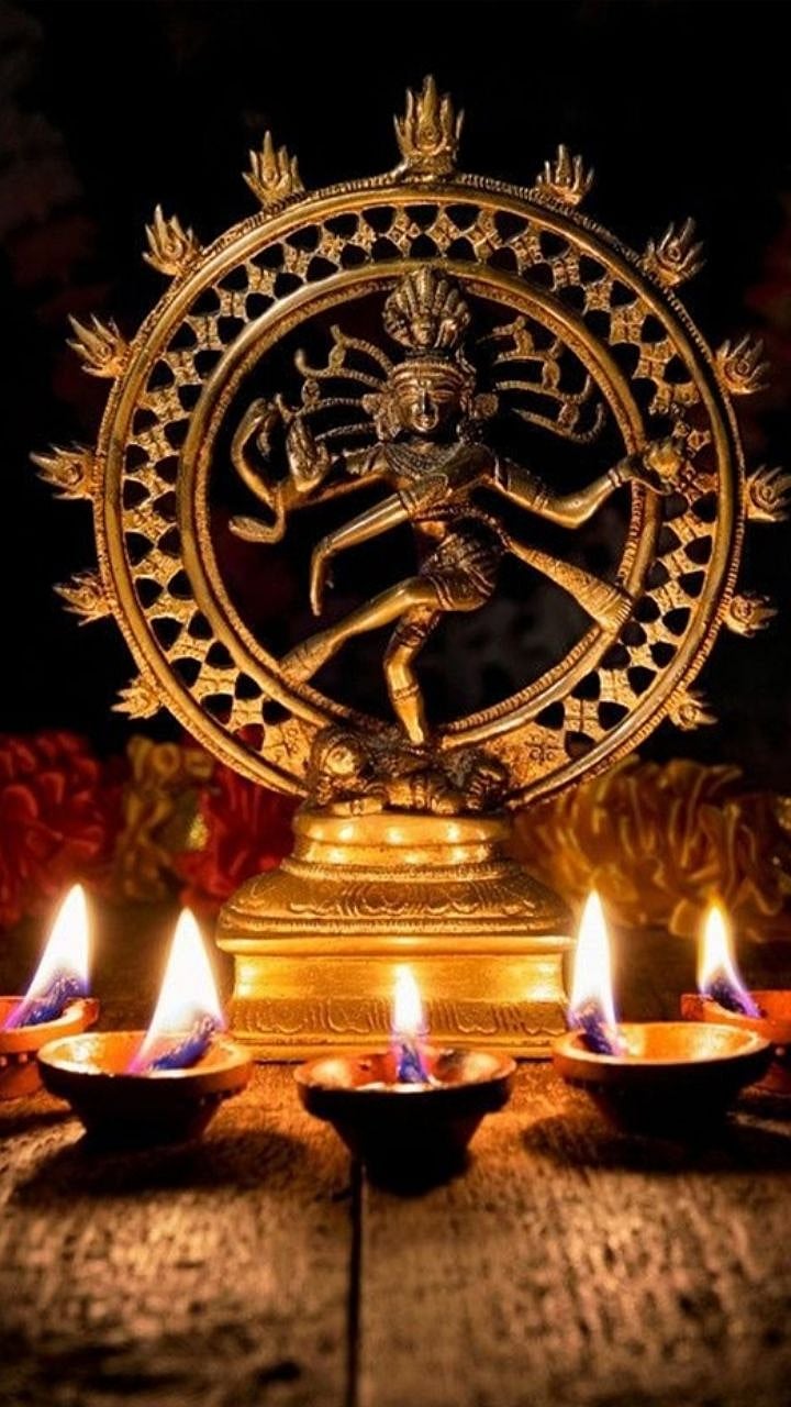 Vastu Tips For Diya: देवासमोरचा दिवा अचानक विझला, शुभ की अशुभ?