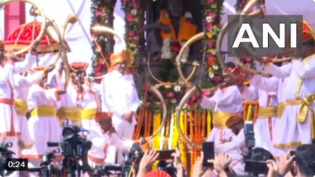 शरद पवार गटाच्या नवीन पक्षचिन्हाचं रायगडावर धुमधडाक्यात अनावरण, पहा ...