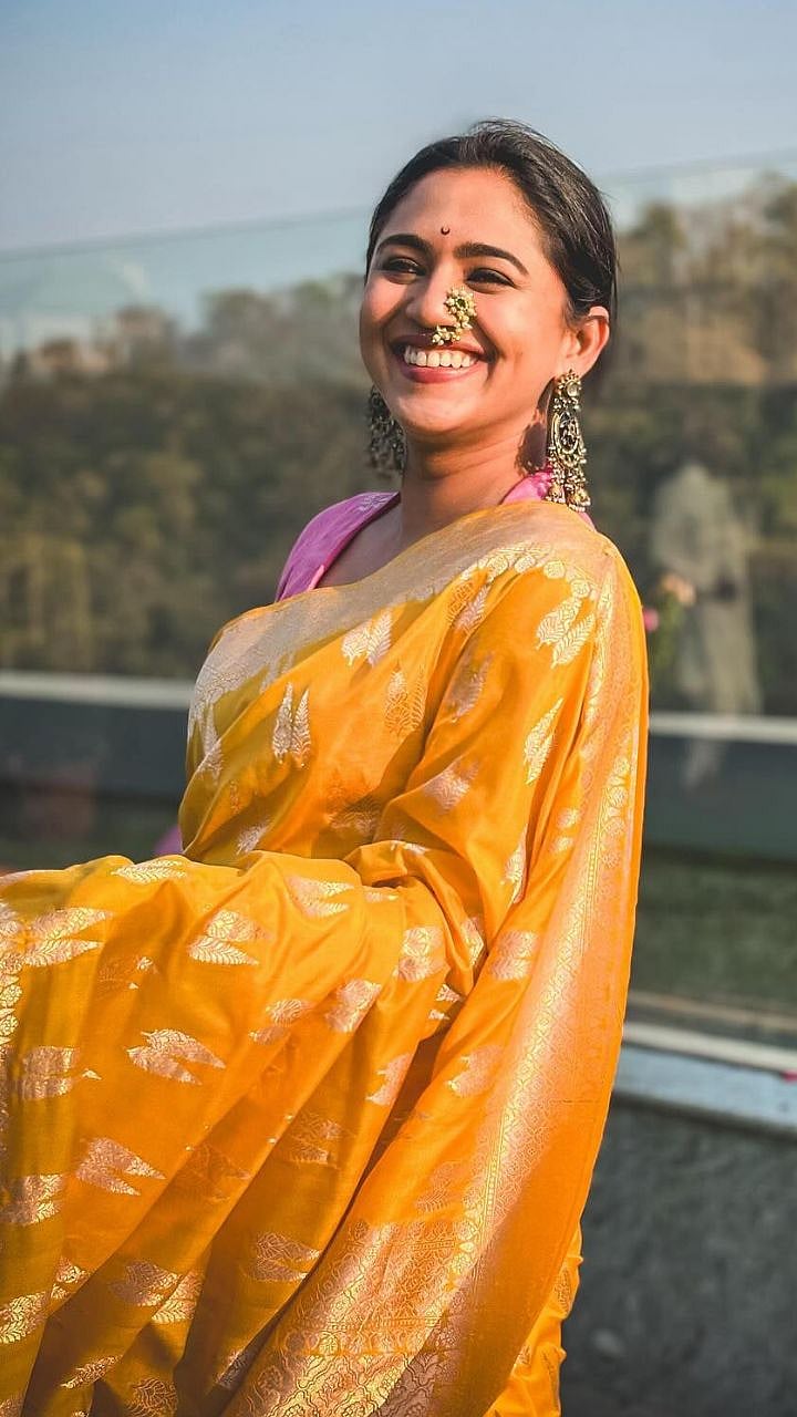 Mrunmayee Deshpande: पिवळ्या रंगाच्या साडीत मृण्मयी देशपांडेचा खास लूक ...