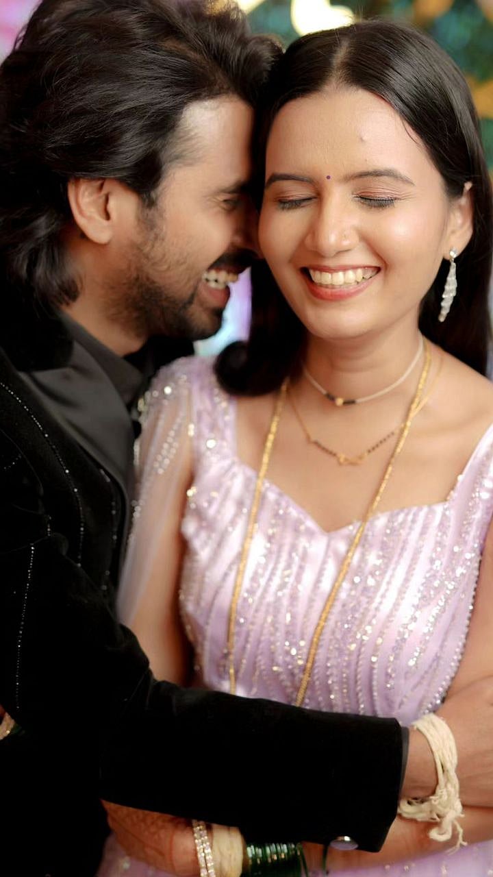 Prathamesh- Kshitija Photos: नांदा सौख्यभरे! प्रथमेश आणि क्षितीजाचे लग्नातले रोमँटिक फोटो ...