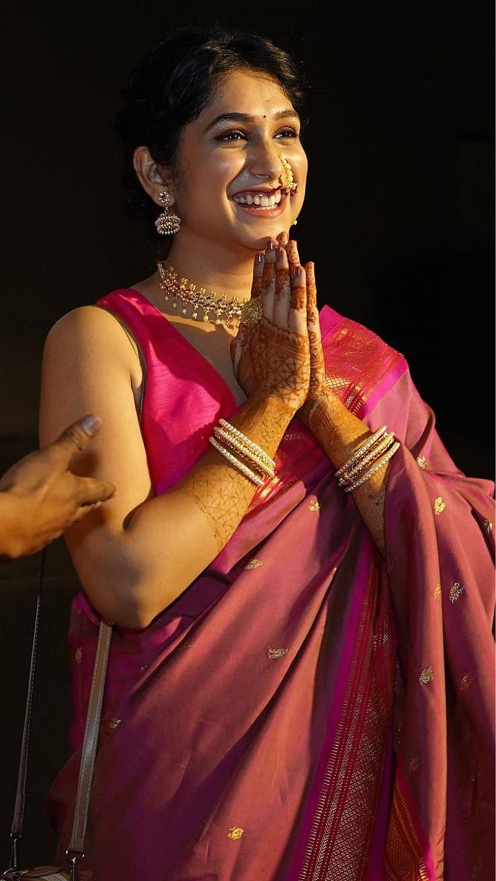 Priyadarshini Indalkar: तुझी सुंदरता हसण्यात अन् गालावरच्या खळीच्या ...