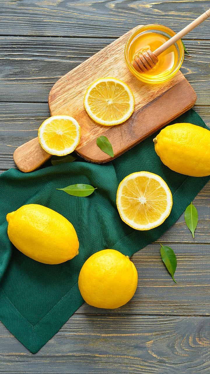 Lemon And Honey Water: कोमट पाण्यात लिंबू आणि मध मिसळून पिण्याचे आहेत ...