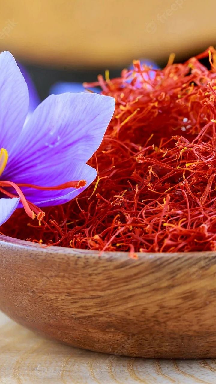 केसर इतकं महाग का विकलं जातं? |why kesar is so expensive what is it ...