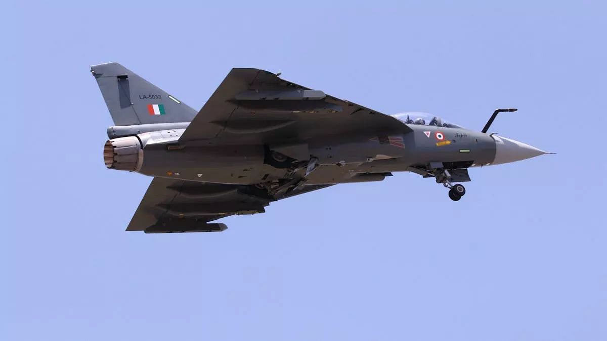 Tejas Fighter Plane: देशाच्या नव्या फायटर जेट तेजसं Mk1A चं यशस्वी ...
