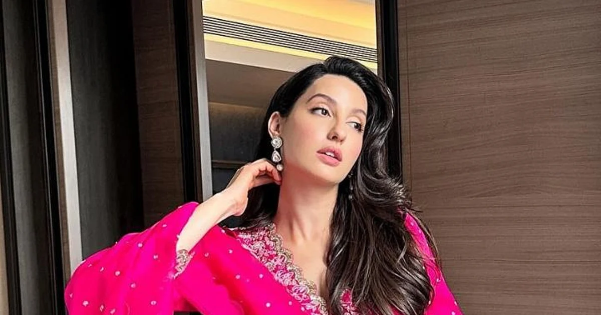 Nora Fatehi चेहरा है या चाँद खिला है नोरा फतेहीचा ट्रेडिशनल अंदाज