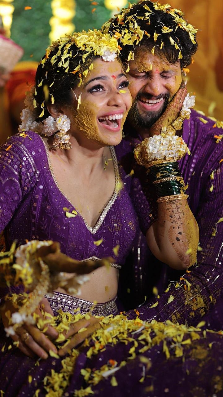 'साजणा तू... सावरलं' म्हणत Pooja Sawant ने शेअर केले रोमँटिक फोटो ...