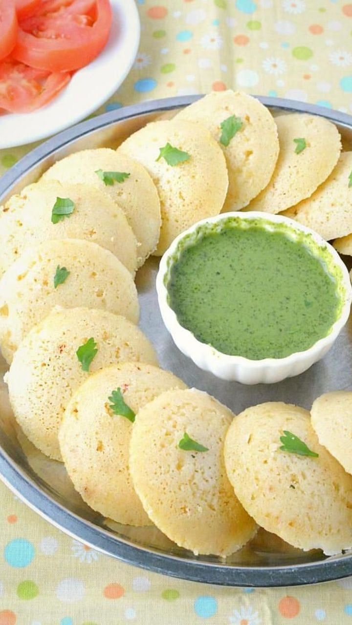 Idli Recipe : स्पंज सारखी सॉफ्ट आणि जाळीदार इडली कशी बनवायची? | home ...