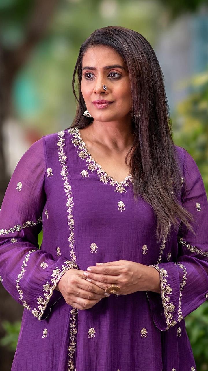 Sonali Kulkarni: जादू तेरी नजर!; डोळ्यांचं पारणं फेडणारं 'सो कुल ...