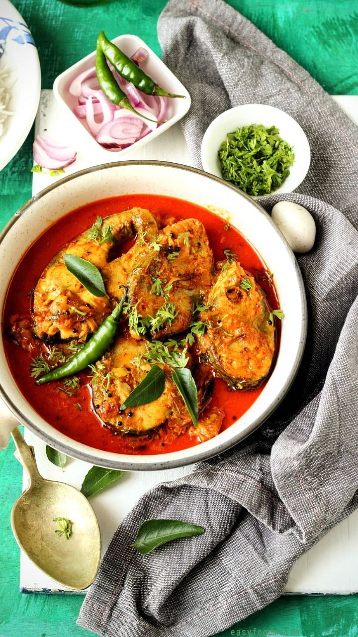 Fish Curry | ढाबा स्टाईलमध्ये फिश करी घरी कशी बनवाल? पाहा रेसिपी - How ...