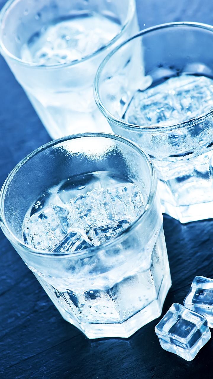 Cold Water: उन्हाळ्यात थंड पाणी प्यावं का?|side effects of health ...