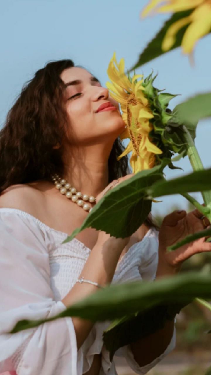 Prajakta Bhalchandra Ghag : गुलाबी साडीवाल्या प्राजक्ताचे सनकीस फोटो ...