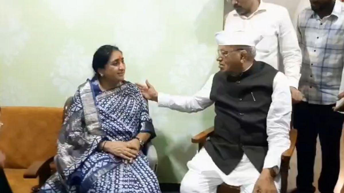 तूच सर्वात बेस्ट सून, शरद पवारांच्या जुन्या सहकाऱ्याकडून सुनेत्रा ...