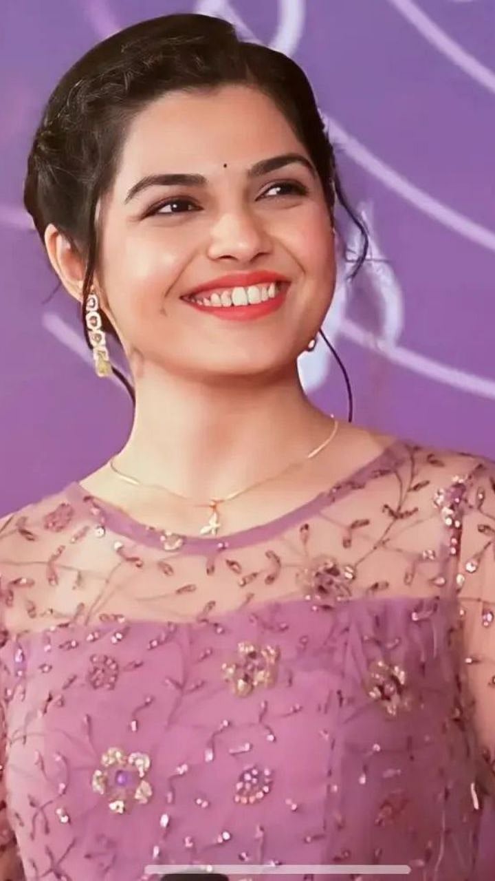 Arya Ambekar: कितीदा नव्याने तुला पाहावे, मनात फक्त तुला जपावे |marathi ...