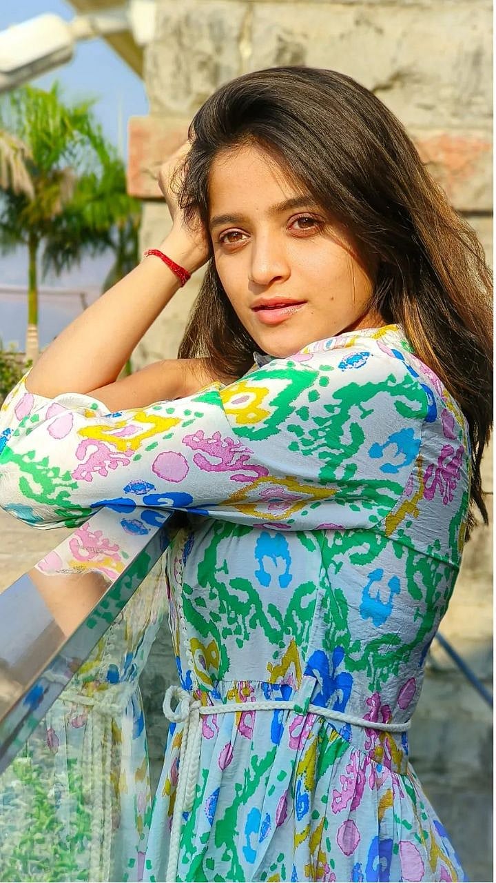 Sharayu Sonawane : साध्या सिंपल पारूचा वेस्टर्न अंदाज पाहिलात का ? | zee marathi paru serial ...